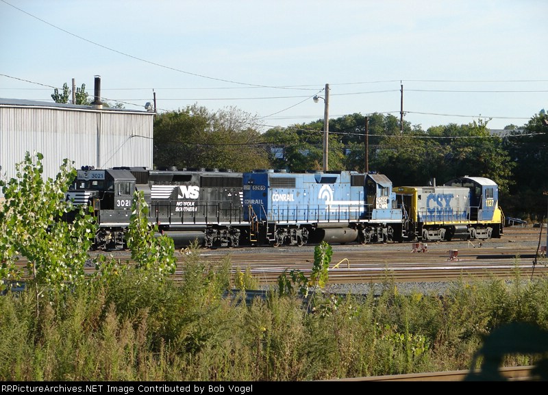 NS 3021 & 5629; CSX 1127